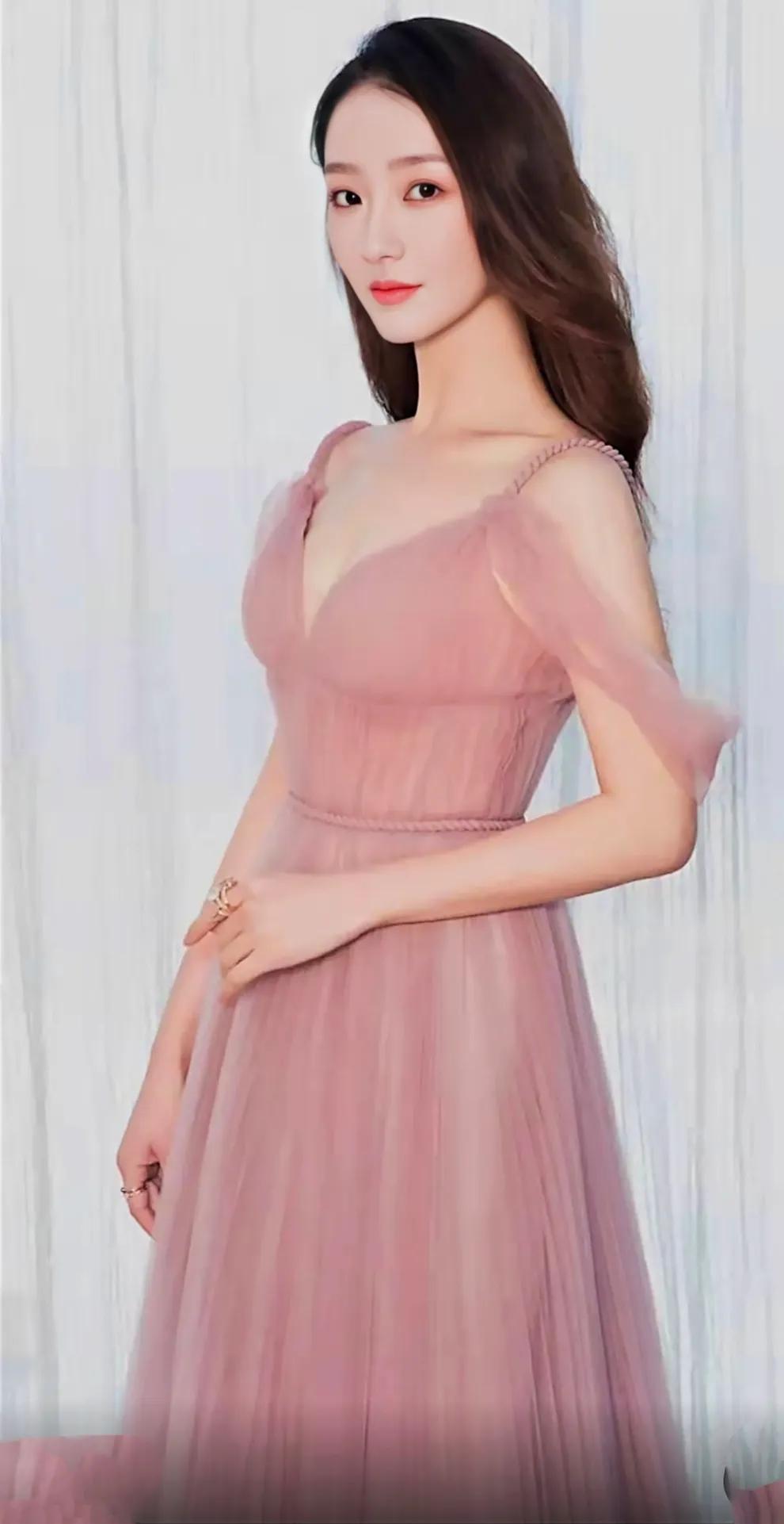 Beautiful actress: Xiao Yan - iNEWS