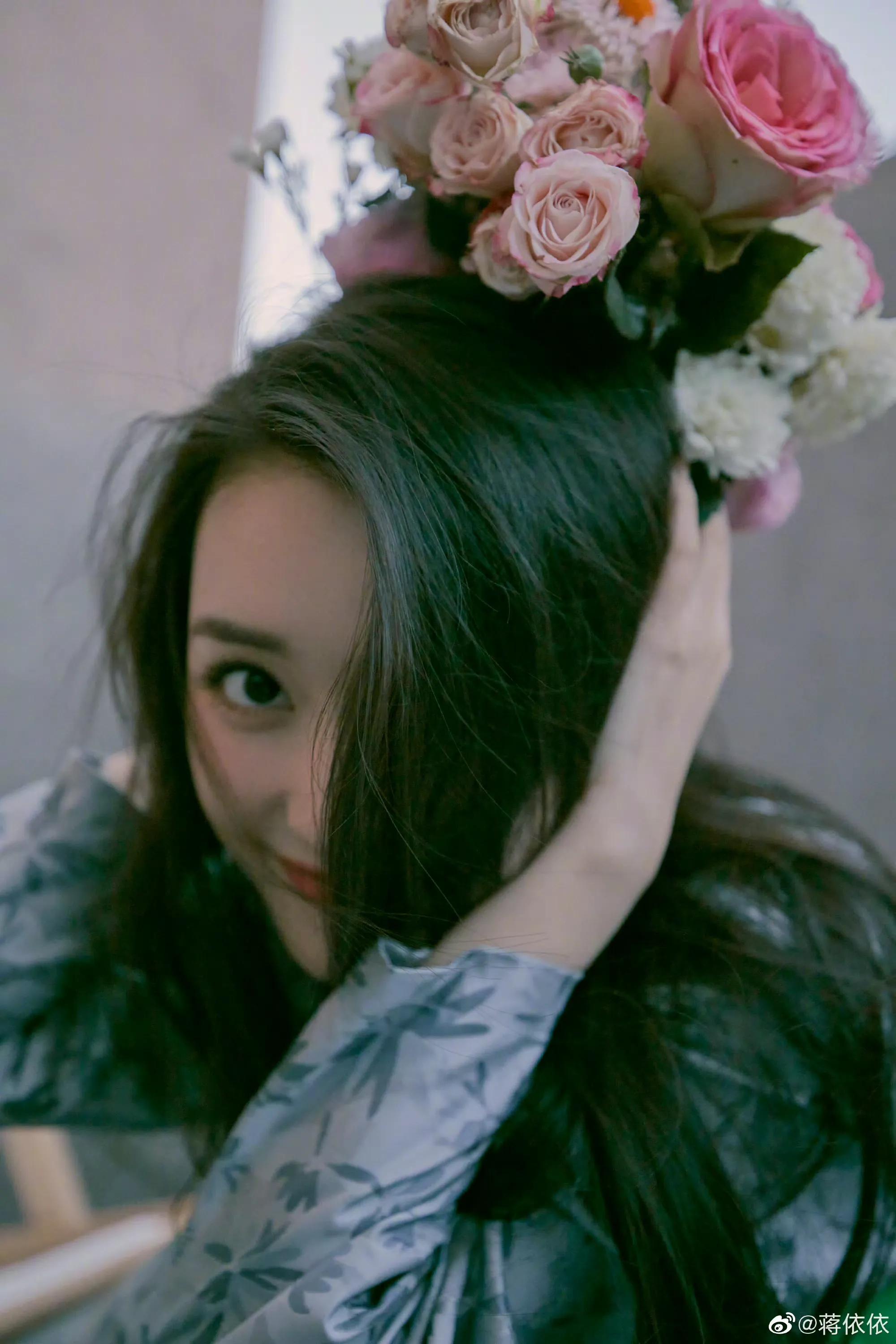 Beautiful picture of Jiang Yiyi - iNEWS