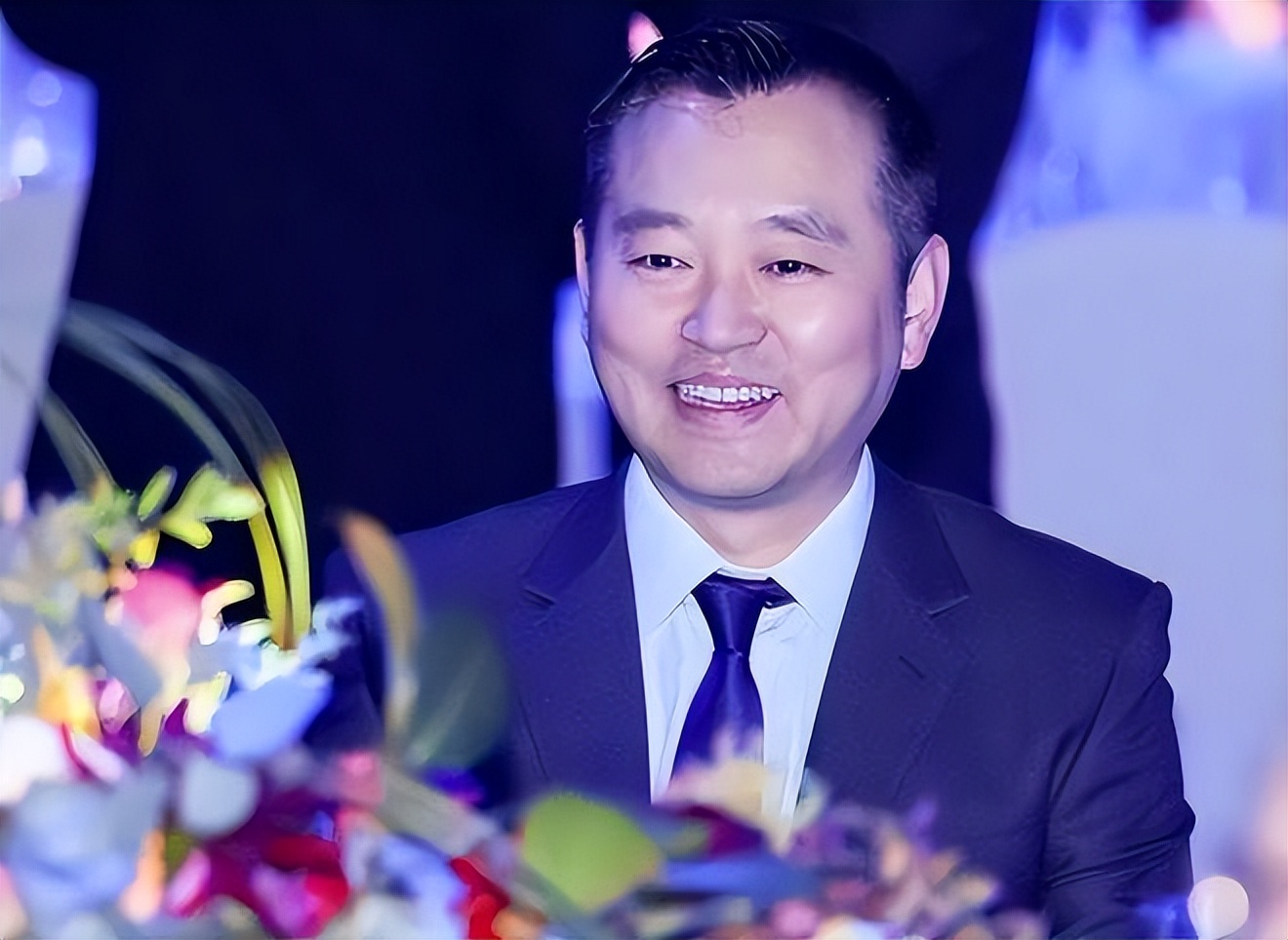 Kong Linghui makes a rare appearance! The 47-year-old is fat and old, and he will wear the ...