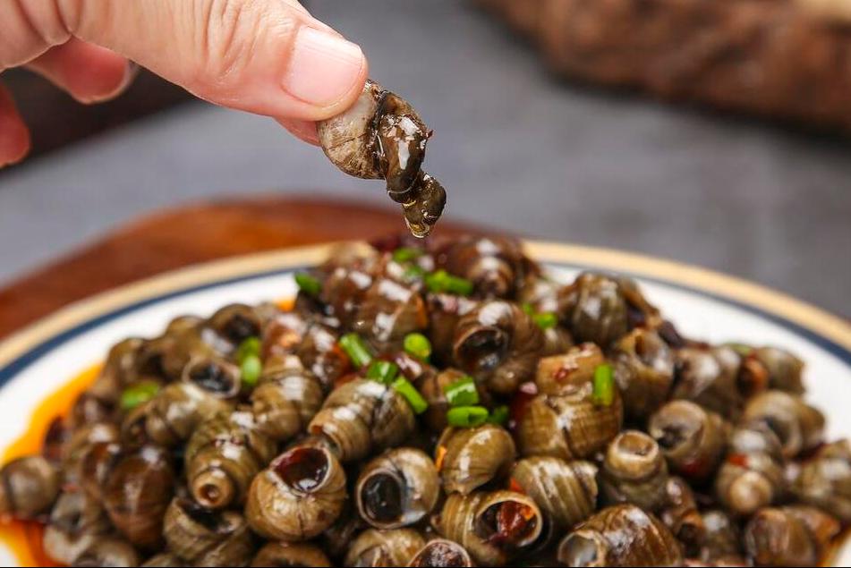When cleaning the snails, don't just put salt, add these two things ...