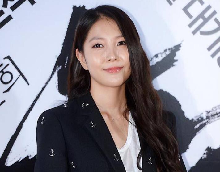 BoA was shocked and panicked when a man played an indecent video during ...