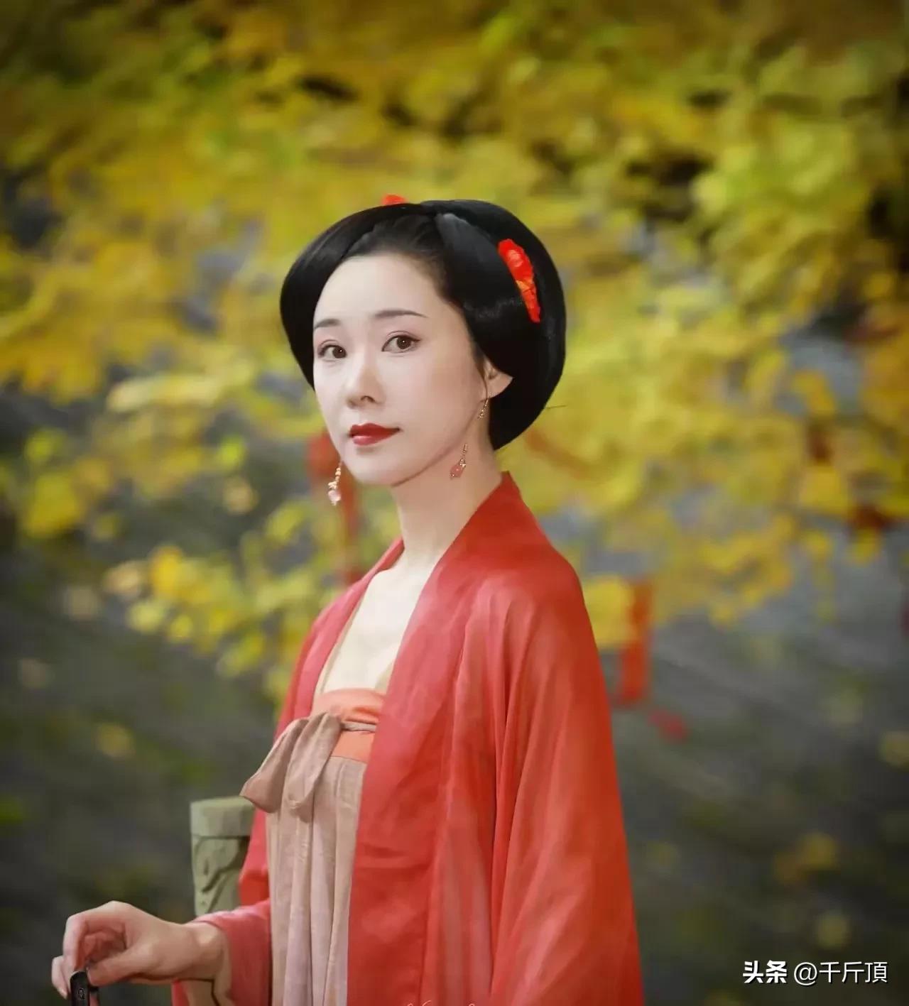 Luo Yichen is in love with charming rhythm, and Qulan tenderly looks ...