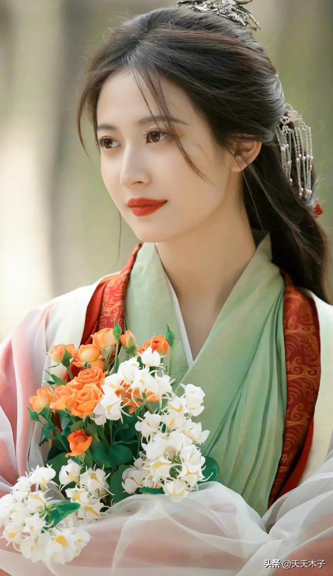 Chen Yuqi's costumes are so beautiful! - iMedia