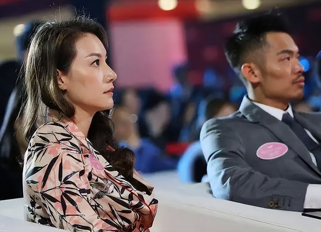Lin Dan travels with his wife and son!Xie Xingfang wears a high-priced ...