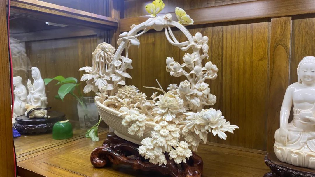 This father and son have achieved the ultimate in ivory carving - iNEWS