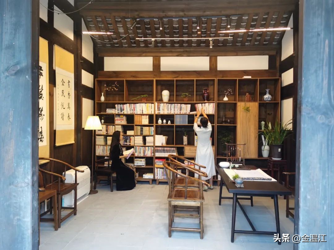 A book that travels through time!This century-old courtyard in Wenjiang ...