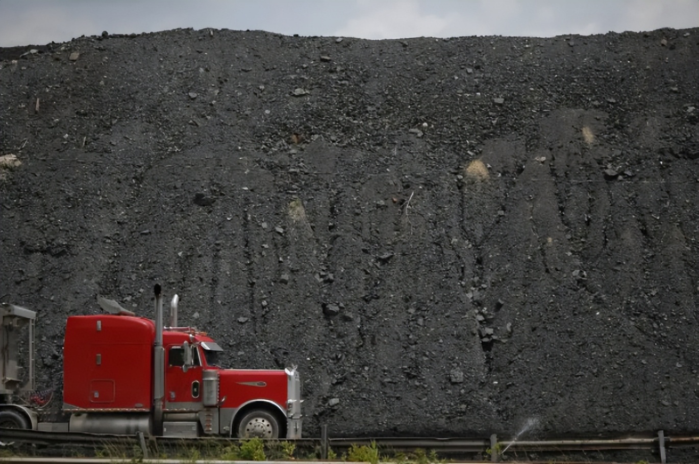 The coal seam is 1 kilometer thick and extends for thousands of ...