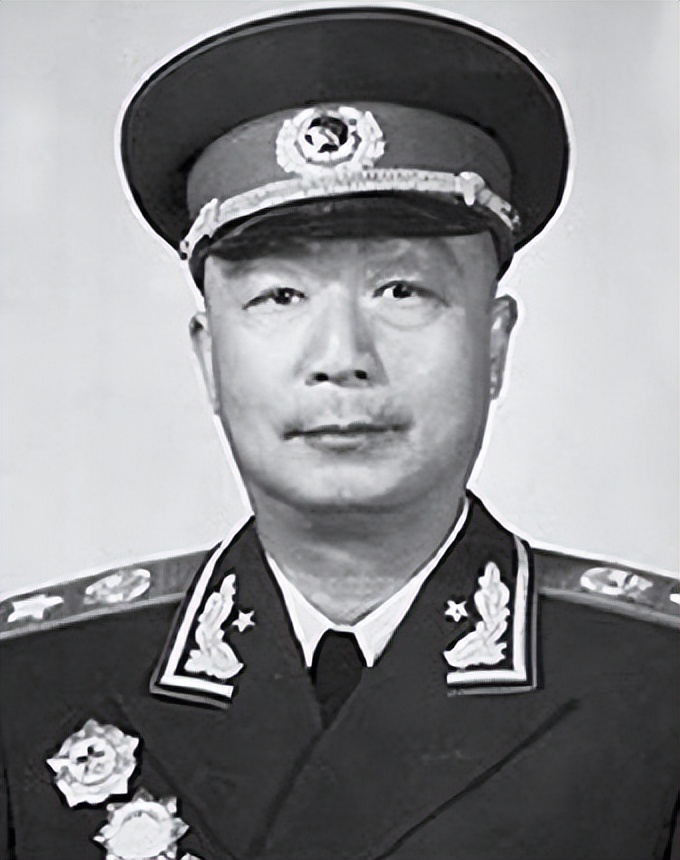 In 1956, Qian Xuesen took a blue car to work. When Nie Rongzhen saw it ...