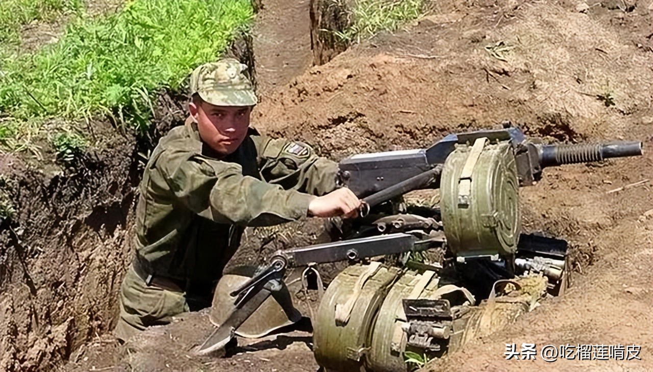 Russian AGS-17 automatic grenade launcher, the improved version uses electric remote control ...