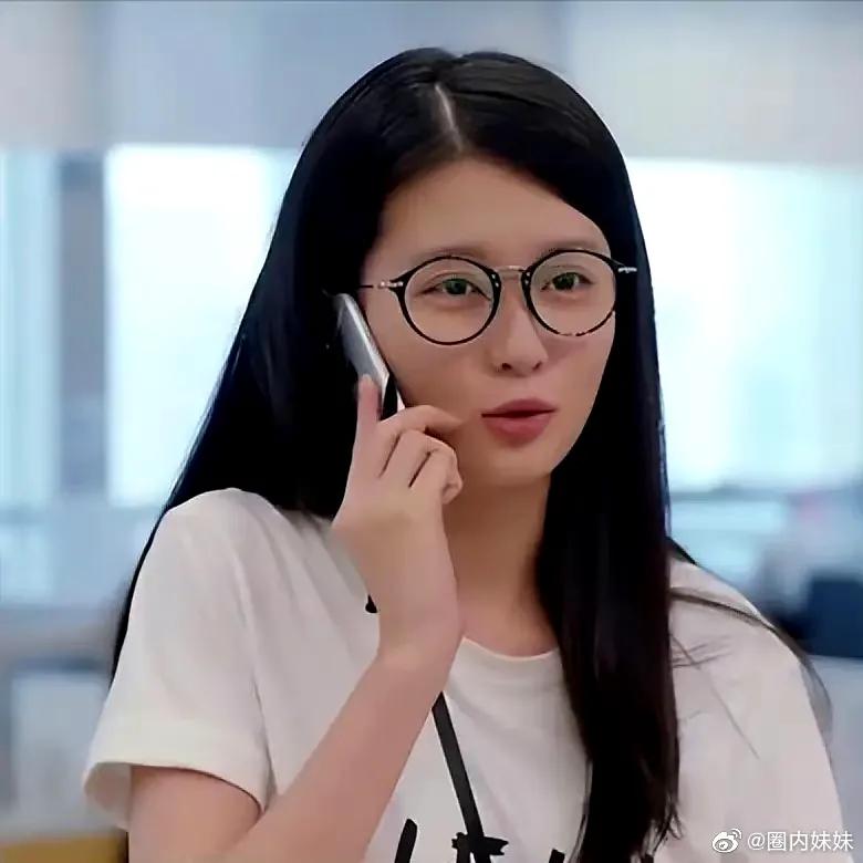 This is Lin Qingqing from "Three Points of the Wild"? She took off her ...