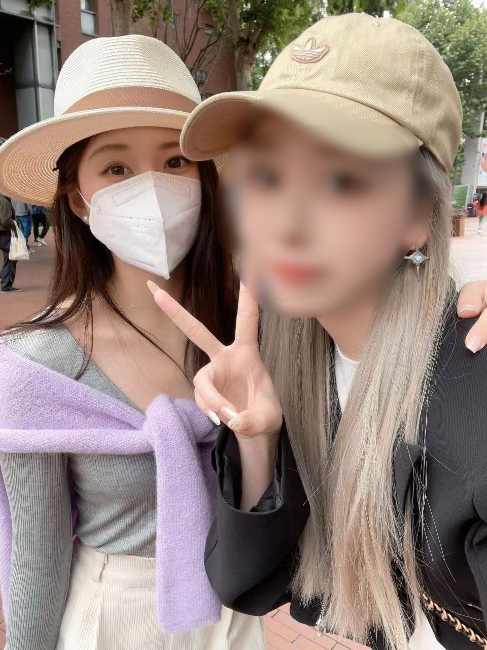 Zhao Lusi's dog is hotter than herself? Passers-by actually recognized ...