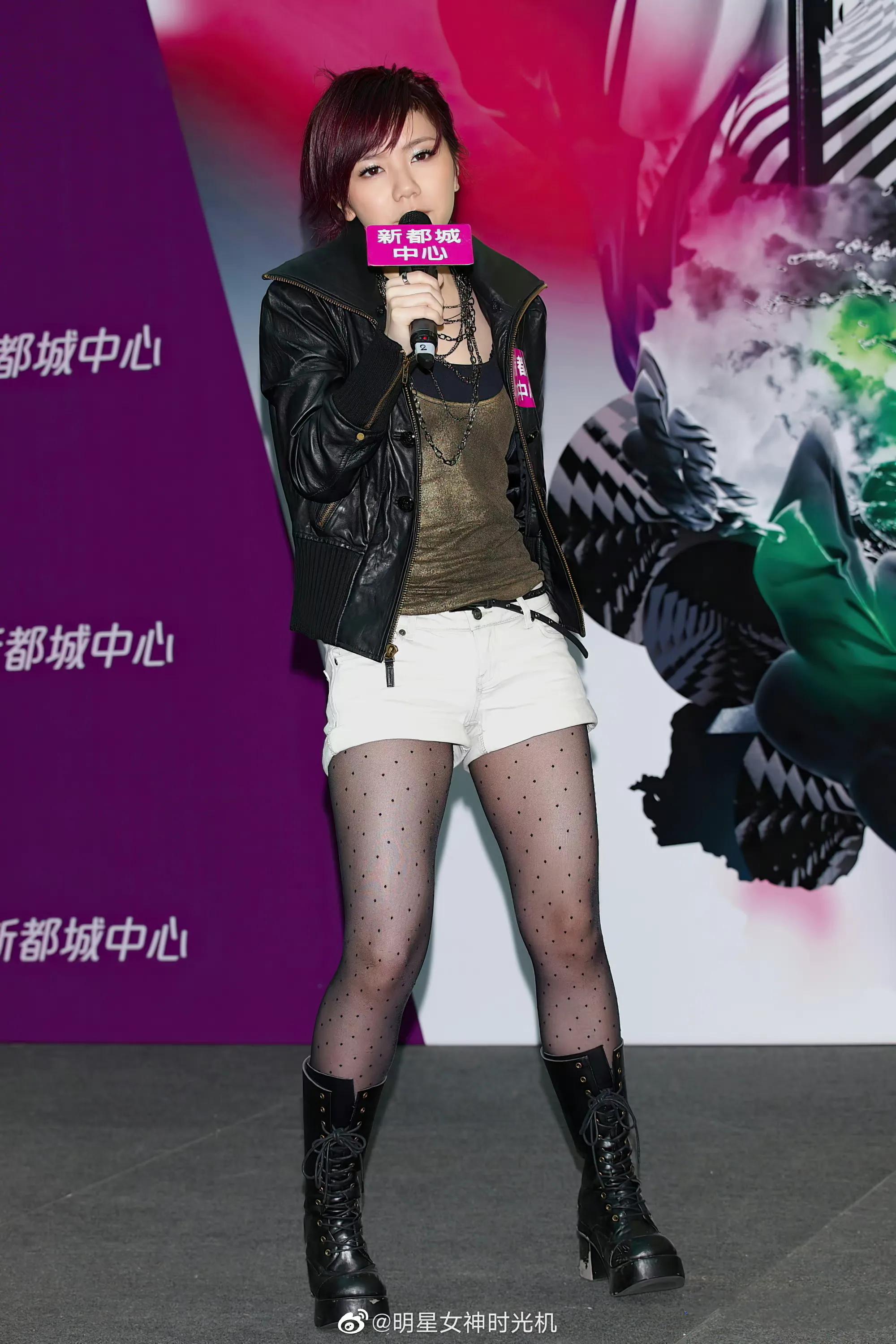 Deng Ziqi activity scene - iMedia
