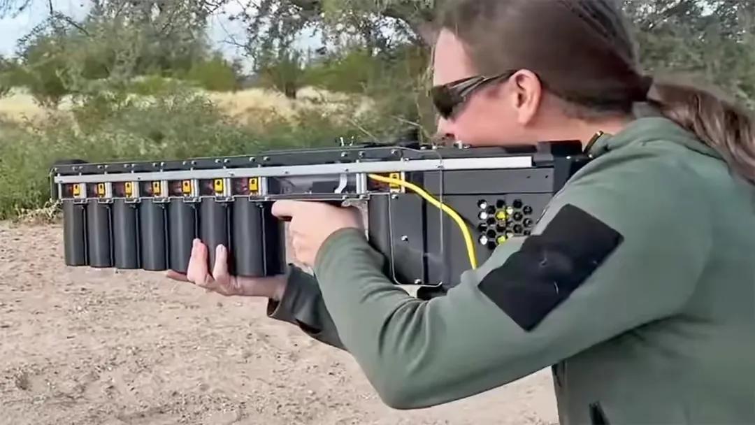 Domestic electromagnetic gun, counterattack debut! Amazing power ...