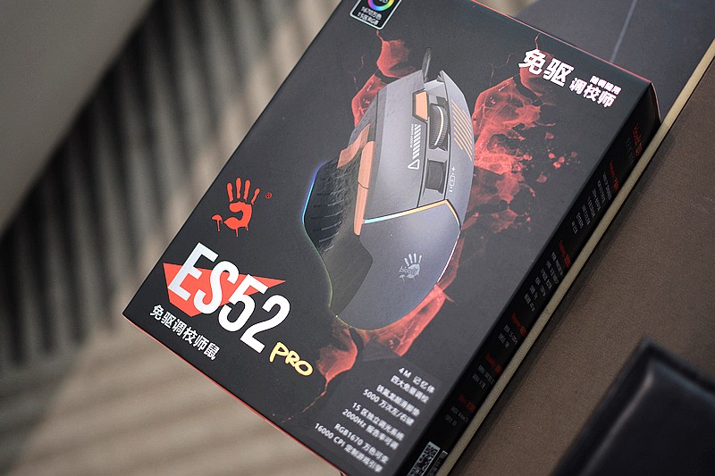 免驅調校師鼠 血手幽靈ES52 Pro遊戲滑鼠 - 資訊咖