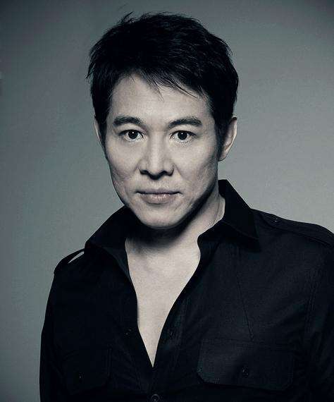 59-year-old Jet Li settled in Europe!The two daughters look sweet and ...