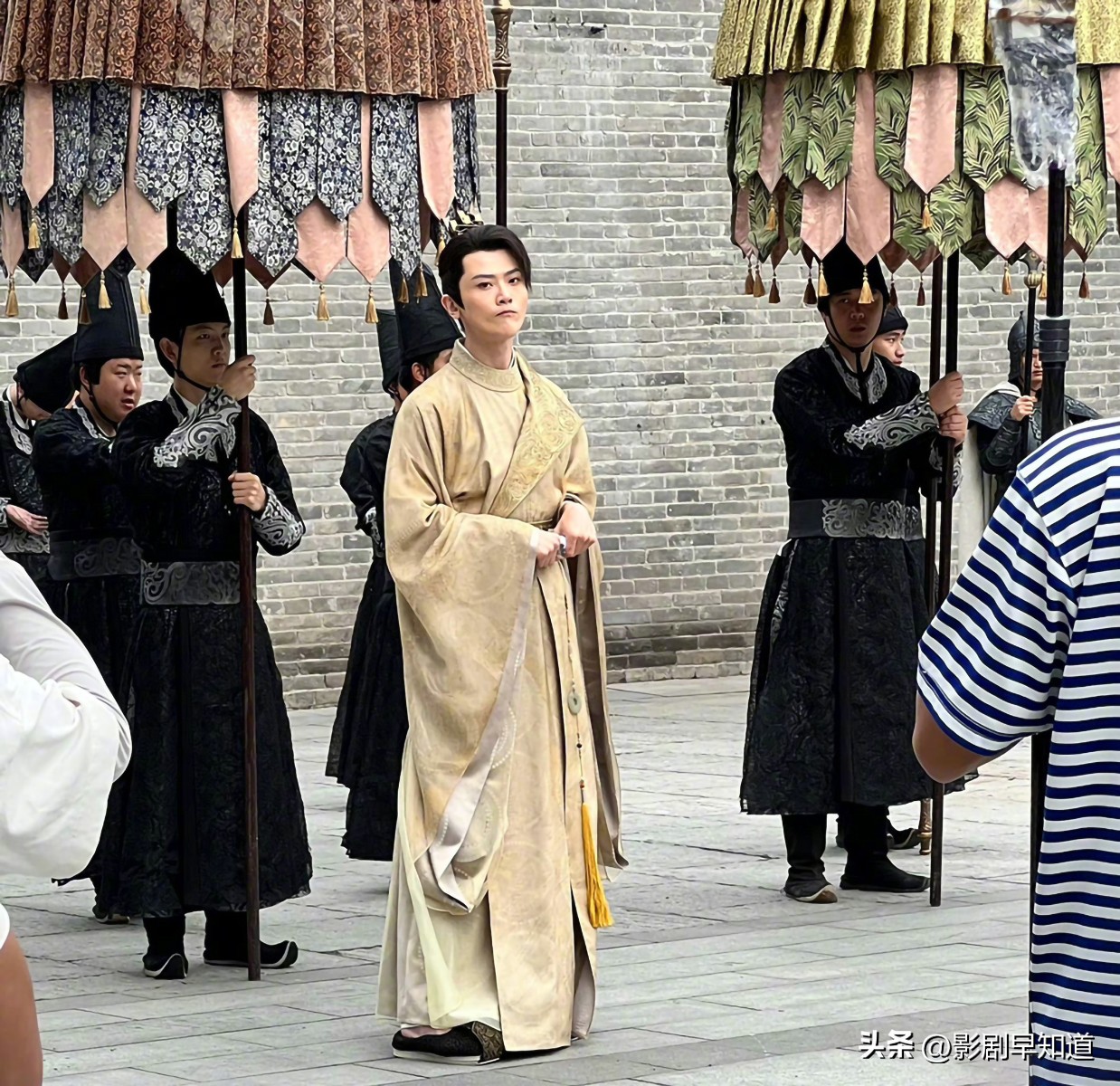 Fu Xinbo appeared on the set of "Celebrating More Than Years 2 ...