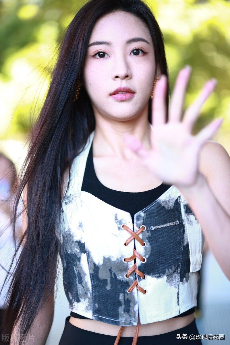 Sun Rui appeared, dressed in fashionable and casual clothes, with ...