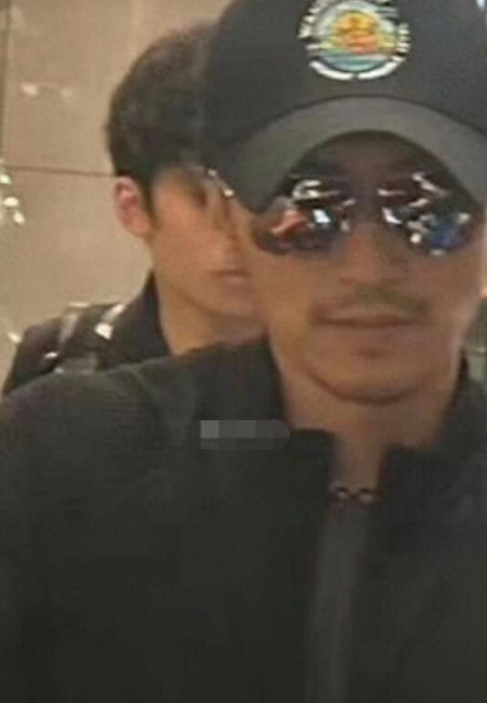 Nicholas Tse and his son appeared in Australia. 16-year-old Lucas ...