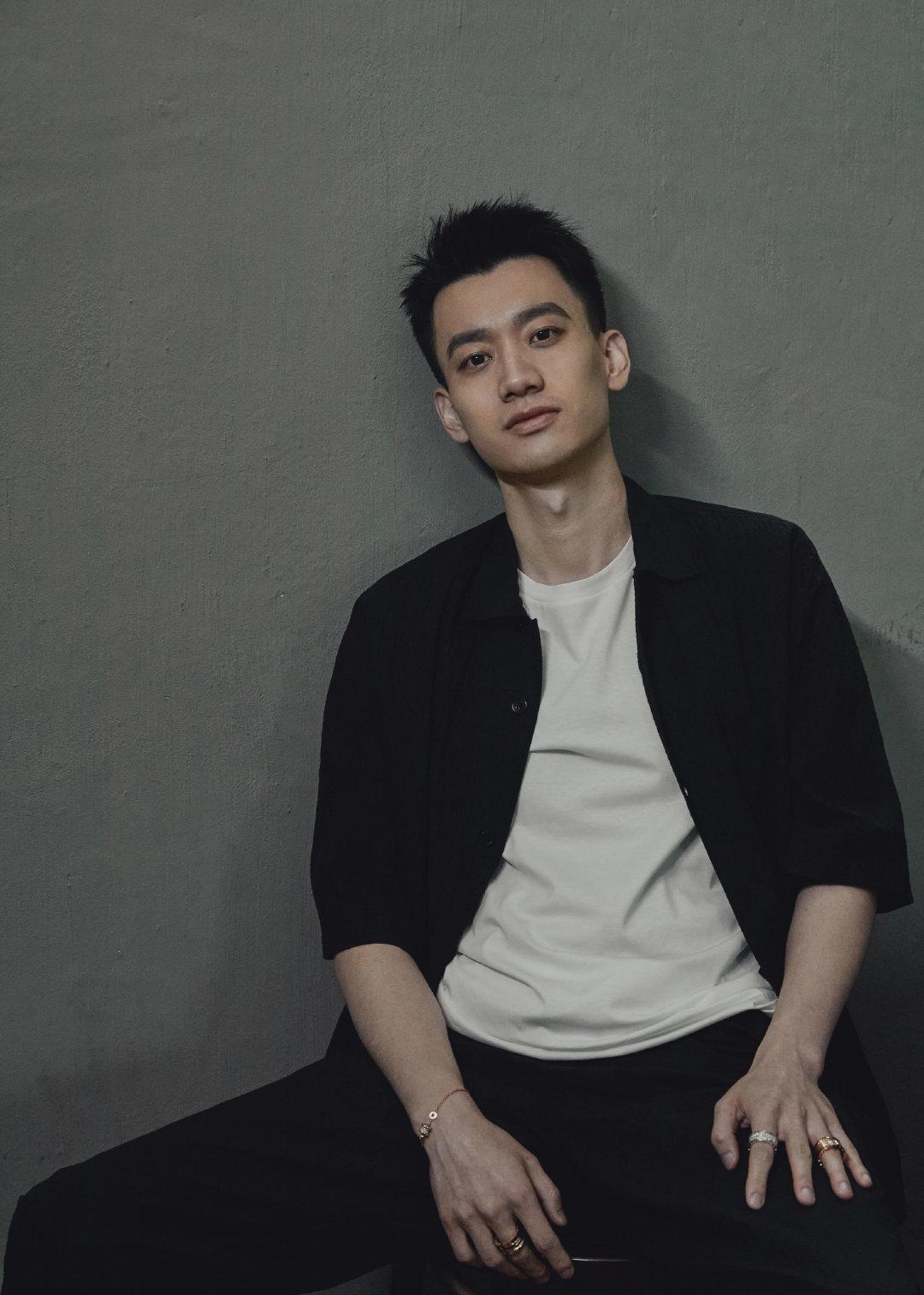 The strange man who married early - Pang Bo - iMedia