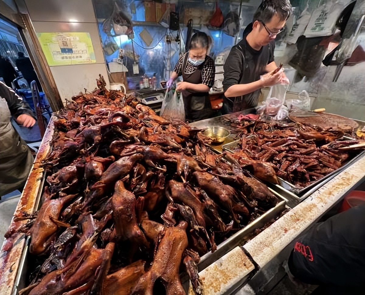 Who can escape the charm of sesame oil duck? - iNEWS