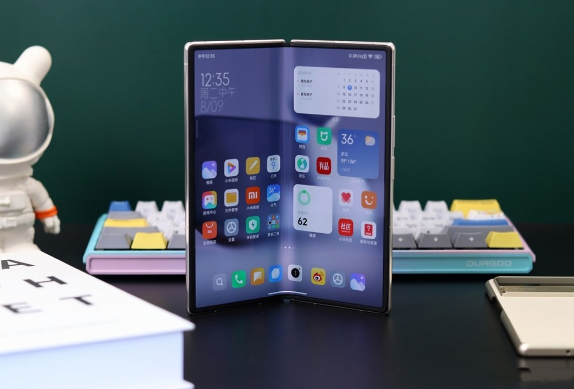 Switching to a folding screen or a straight screen?Different budget and ...