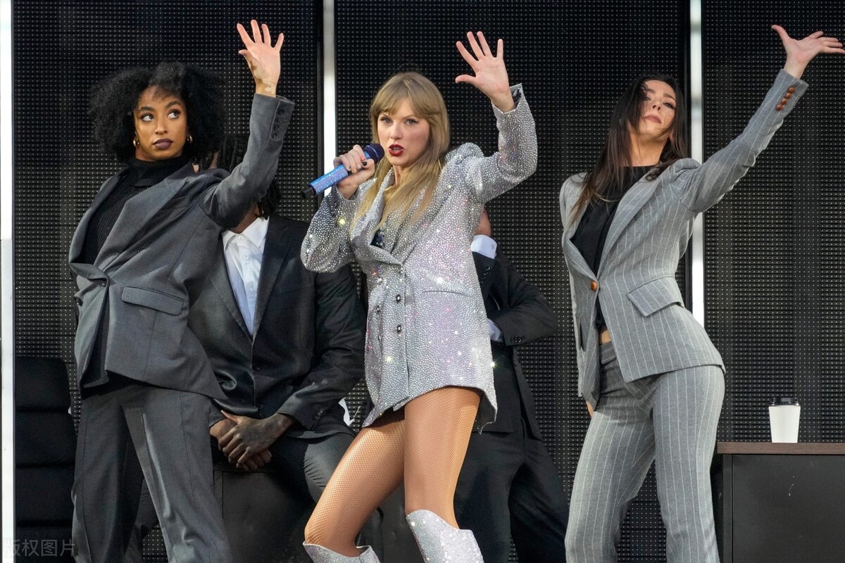 Superstar Taylor Swift's tour is crowded with people, the goddess is so ...