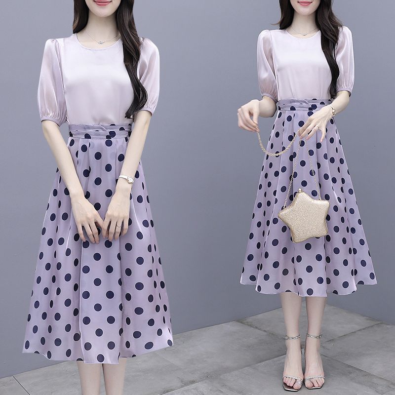 The elegant style of middle-aged women! 6 polka dot dresses make you ...