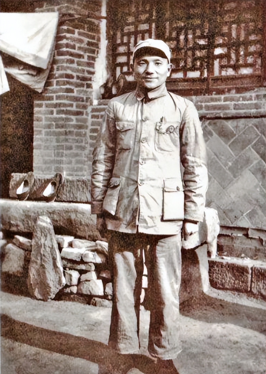 In 1976, when Chen Xilian visited Deng Xiaoping, Mr. Deng took the initiative to shake hands ...