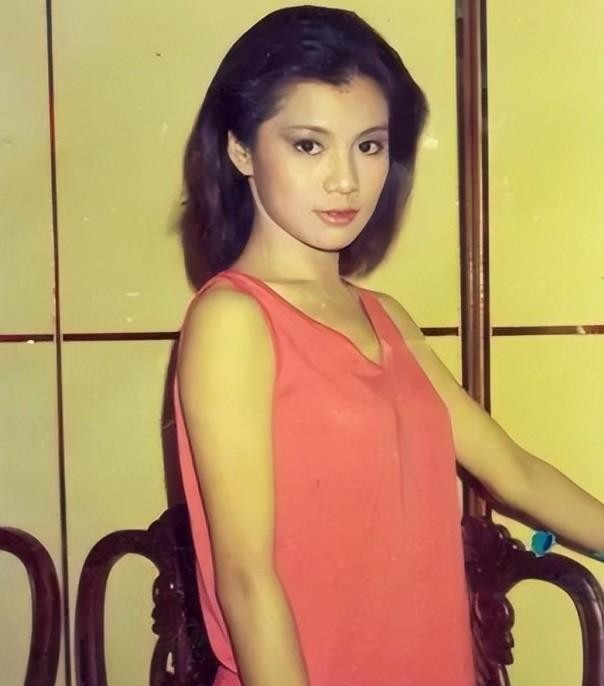 "The Most Beautiful Huang Rong" Weng Meiling committed suicide at the ...