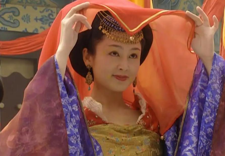 He once made Chen Hong and Zhou Xun fall in love at first sight, but he ...