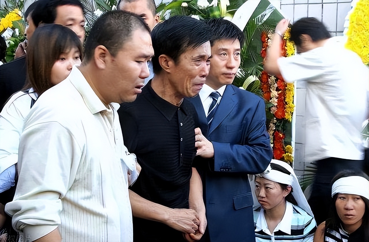 Li Xuan: Both parents died within 8 years, and it was rumored that all ...