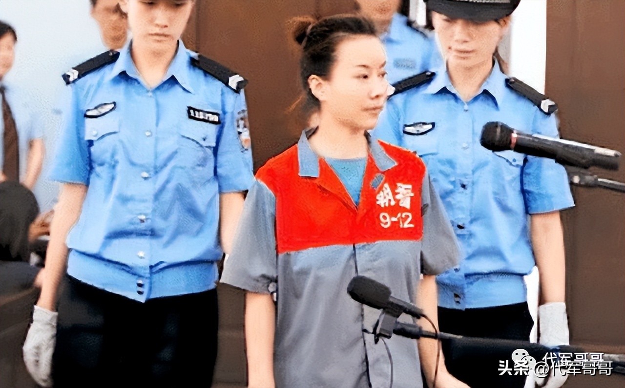 Man Wenjun: After he became famous, he abandoned his wife and daughter ...