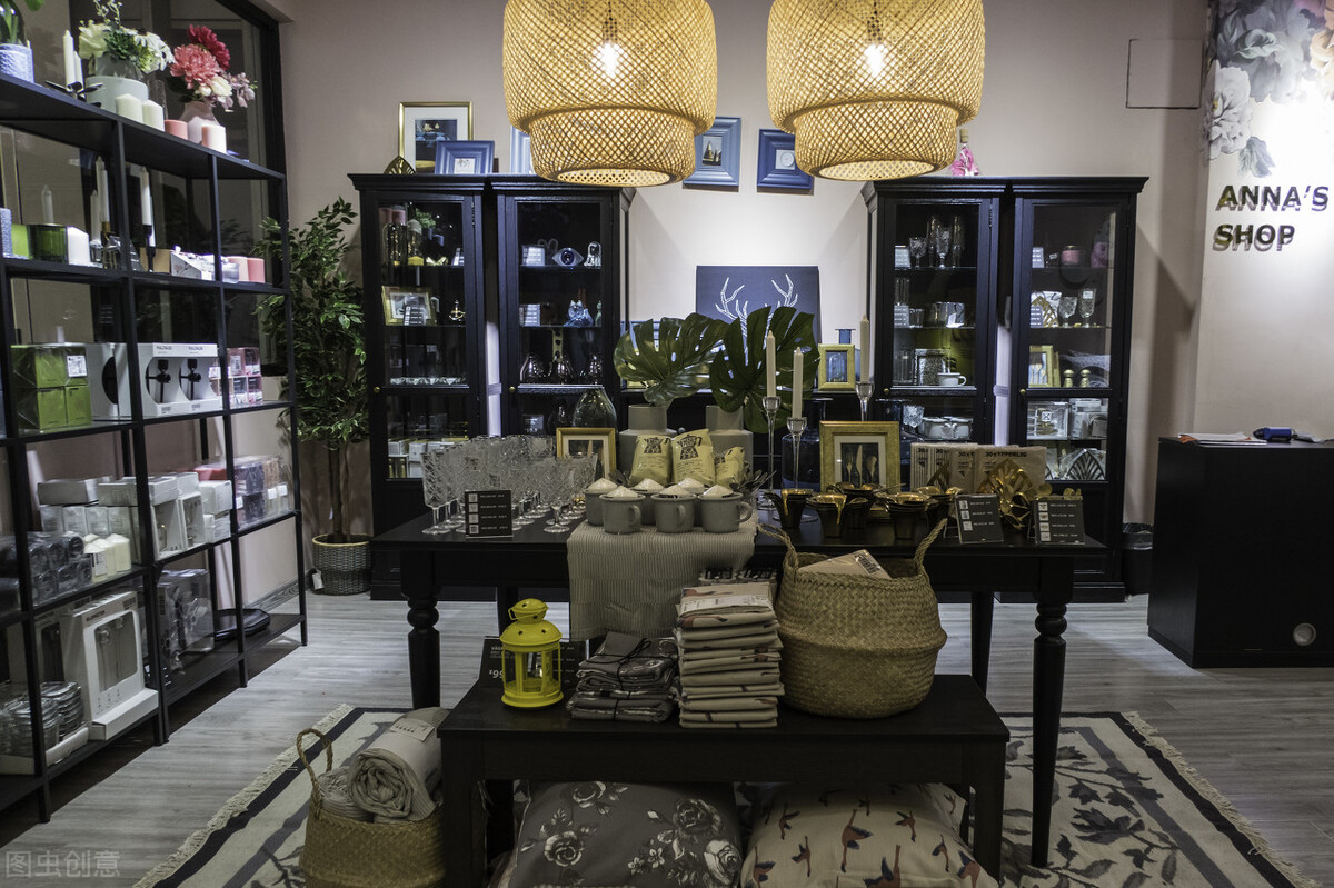 Street "weird", brick-and-mortar shops are closed, but these four types ...