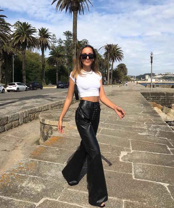 London blogger Sofia Coelho's retro collegiate style stacks up in ...