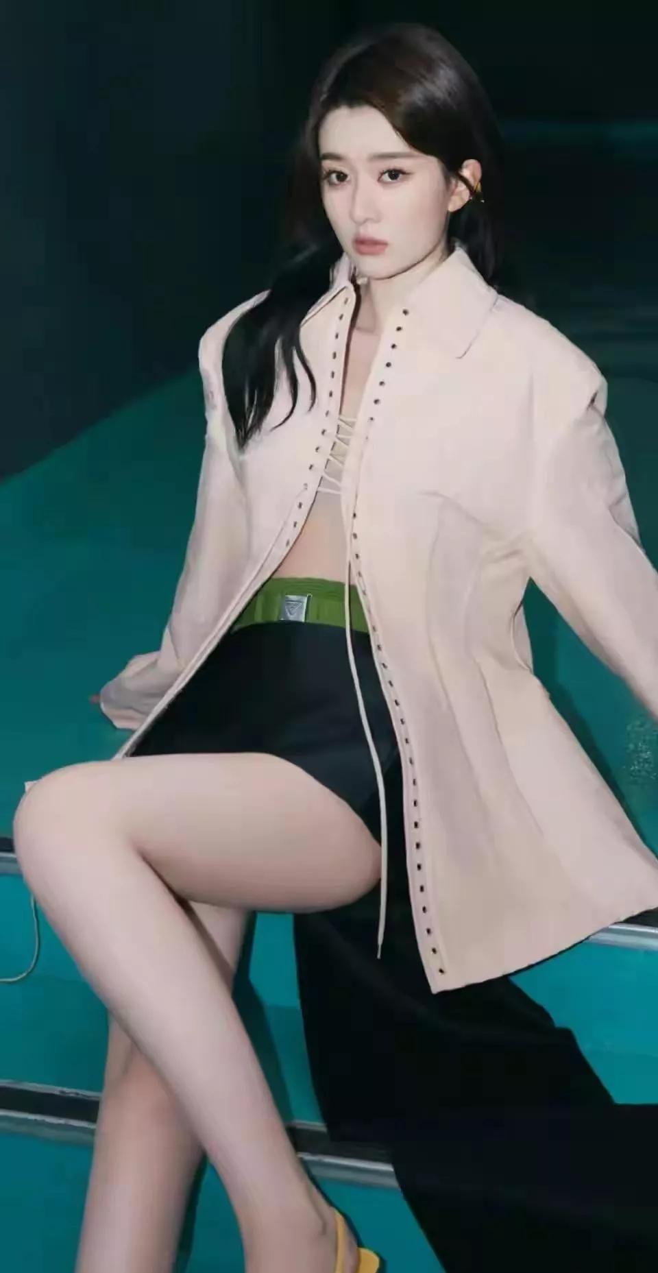 Qiao Xin, Milf - iNEWS