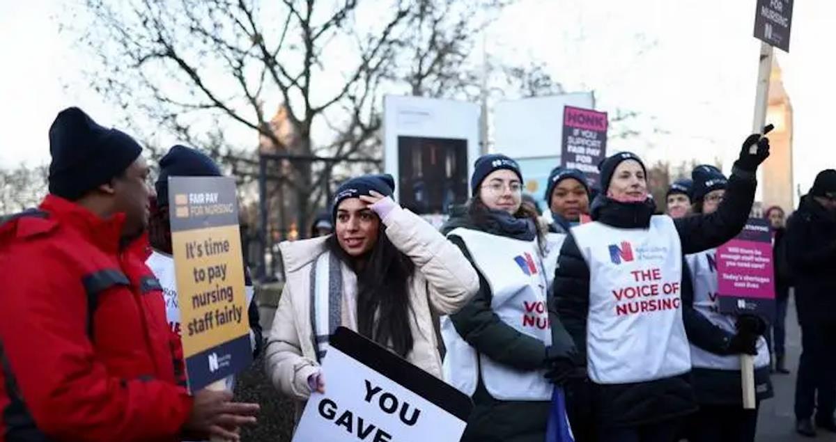 Unable to help but get angry, the British Prime Minister "angrily ...