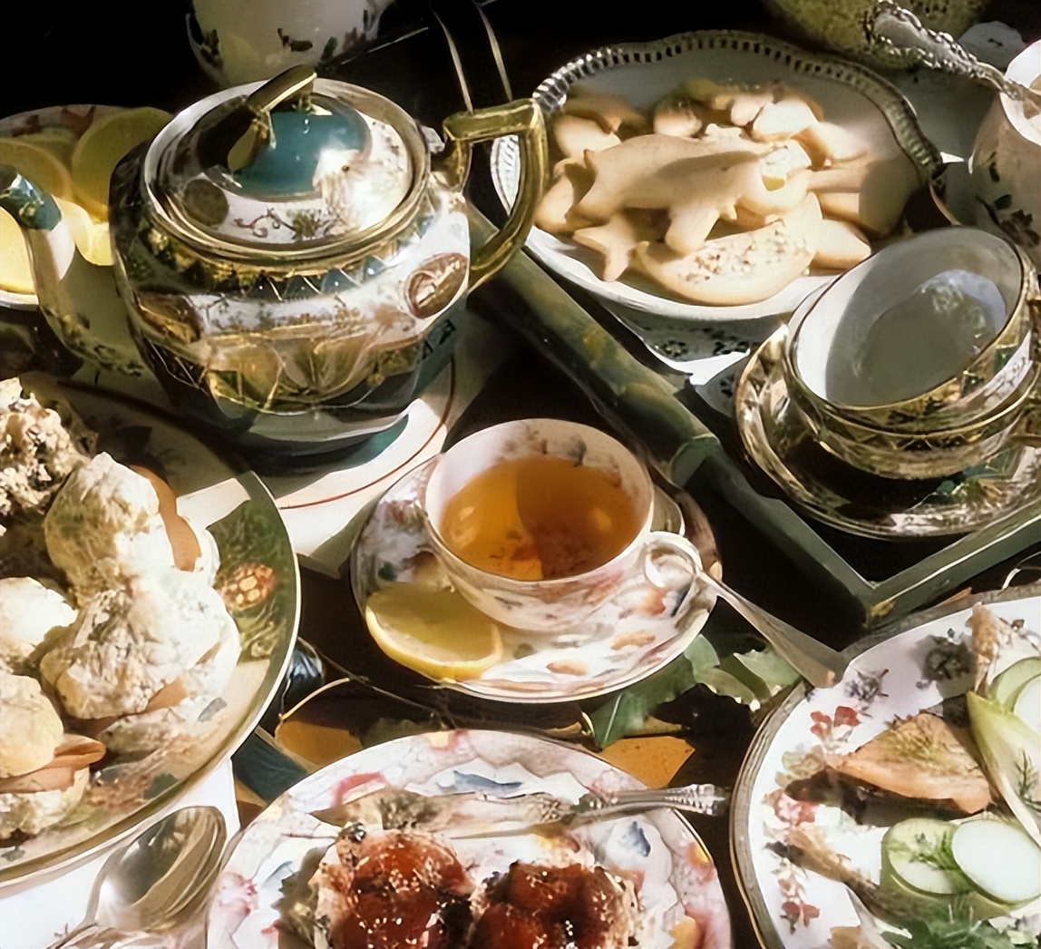 Talking about Britain: Looking at the consumer culture of women in the ...