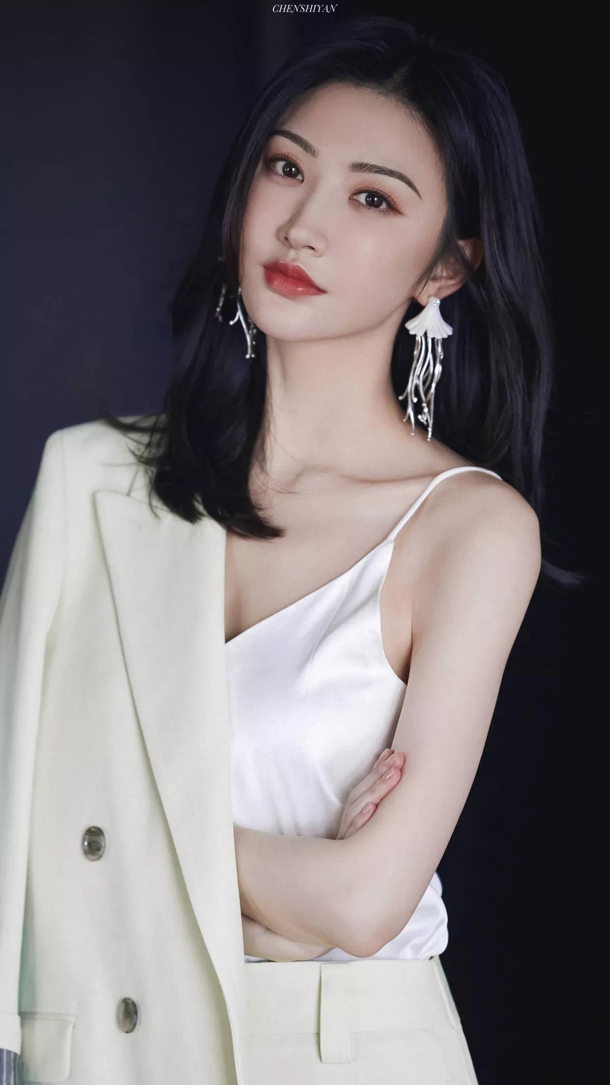 Star Wallpaper-81-Yu Yan-Song Zuer - iNEWS