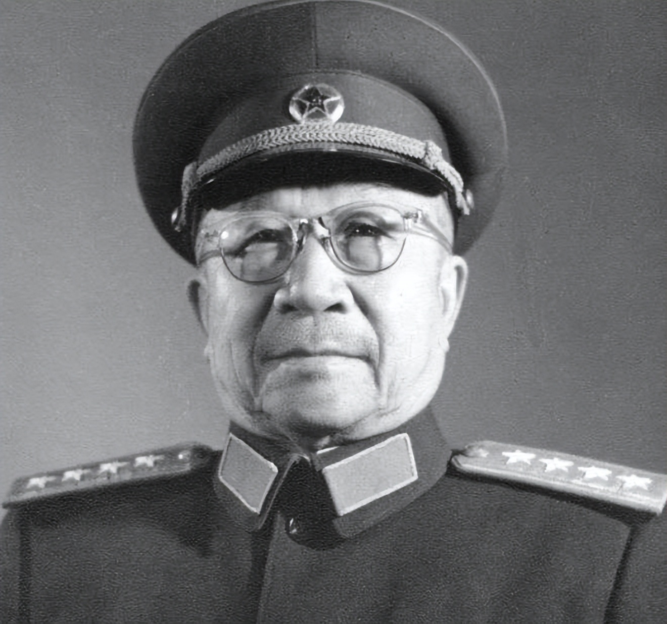 Why is Mo Wenhua the only lieutenant general among the four corps ...