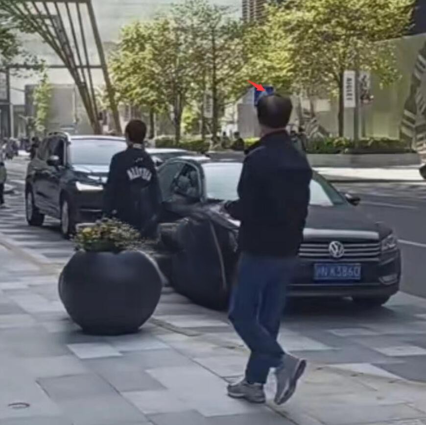 Fu Mingxia and her 71-year-old husband are in the same frame for the ...