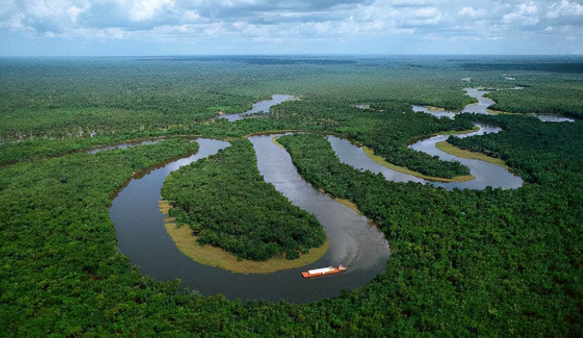 Where is the largest plain in the world, living across the territory of ...