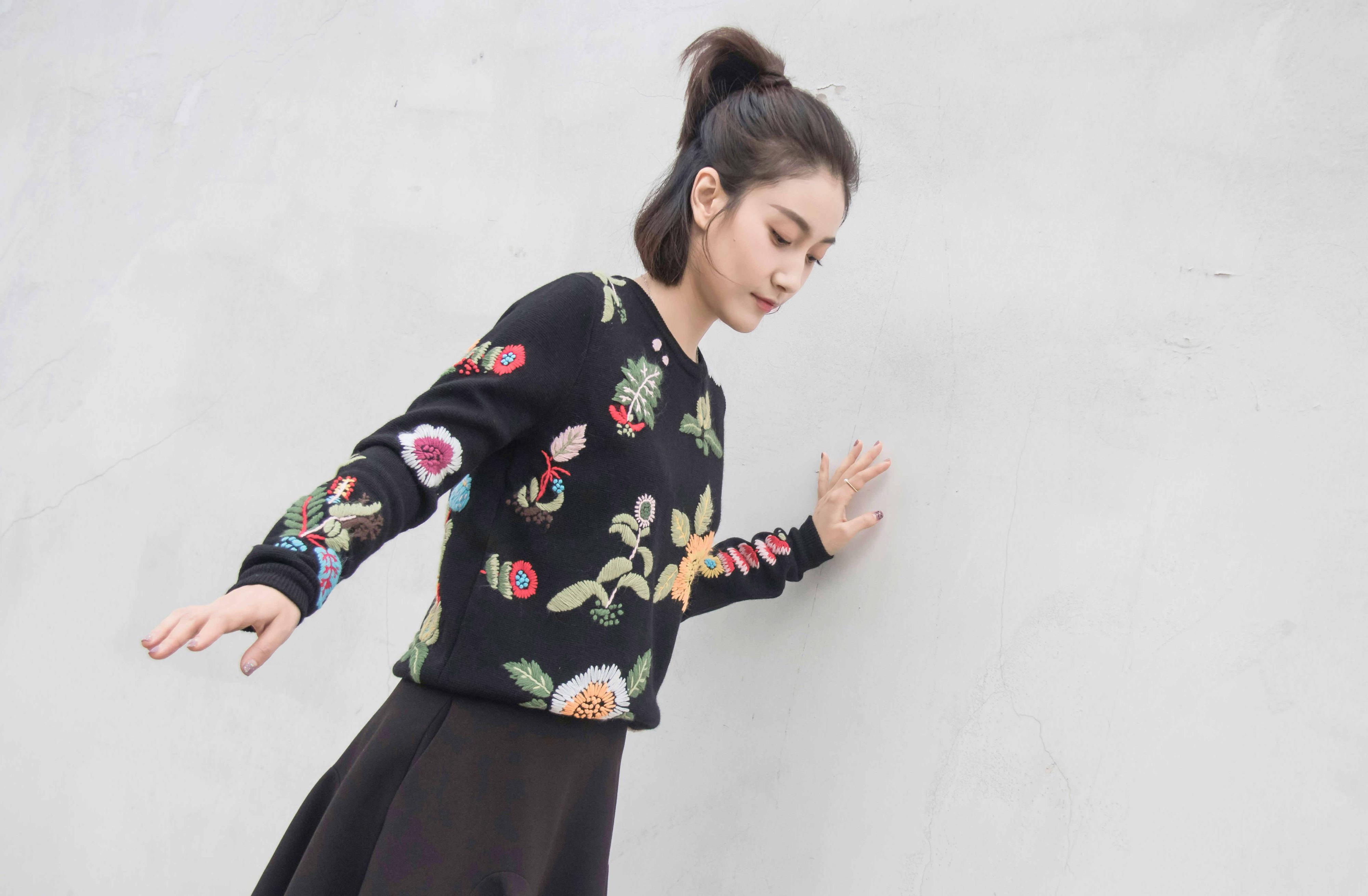 Siu Ni, played by Lan Bing in "Infernal Affairs", is a clear stream in ...