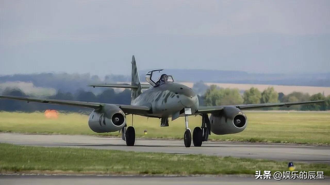 World War II German ME262 Fighter - iNEWS