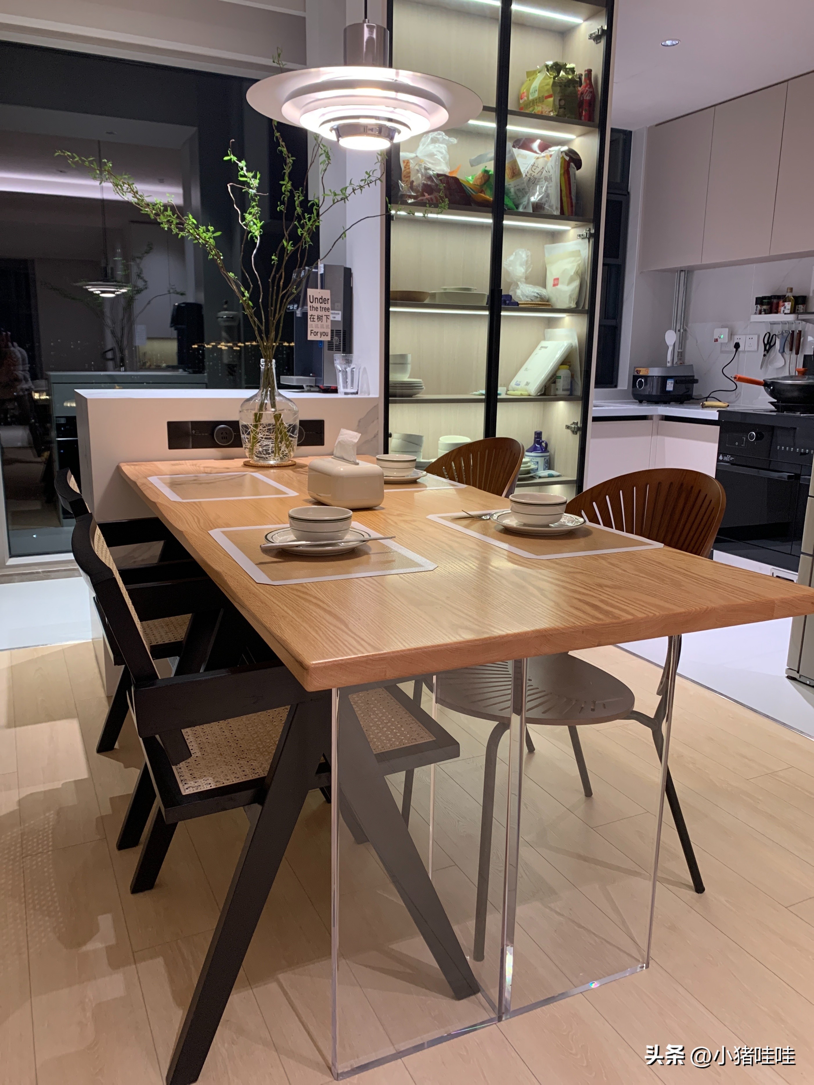 "Experience food with art" - suspended dining table allows me to enjoy ...