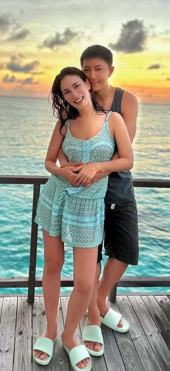 Lu Jingshan posted a vacation photo in the Maldives, Han Geng hugged ...