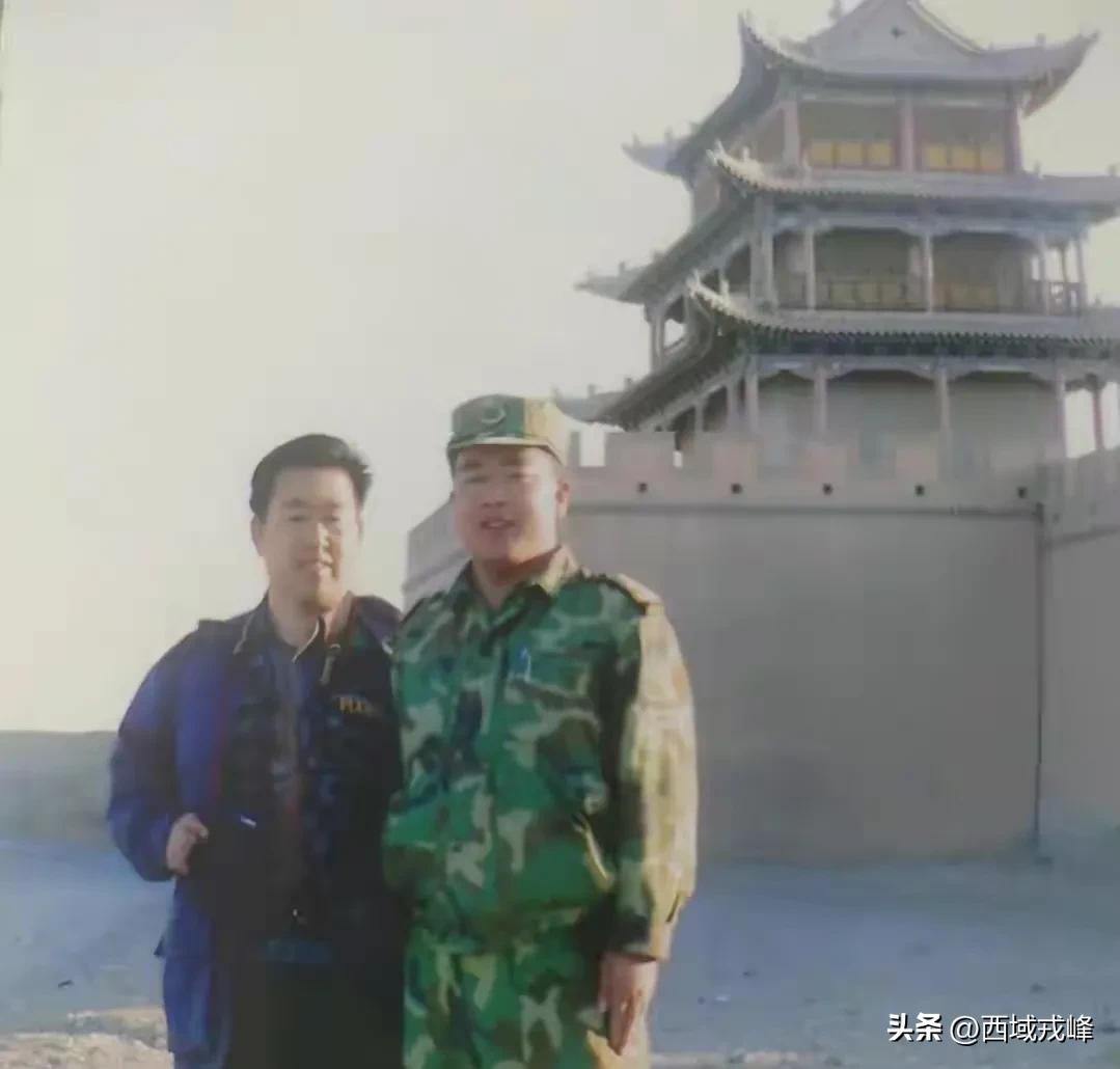 A 15-year collection of the PLA Pictorial Photographic Vest brings out ...