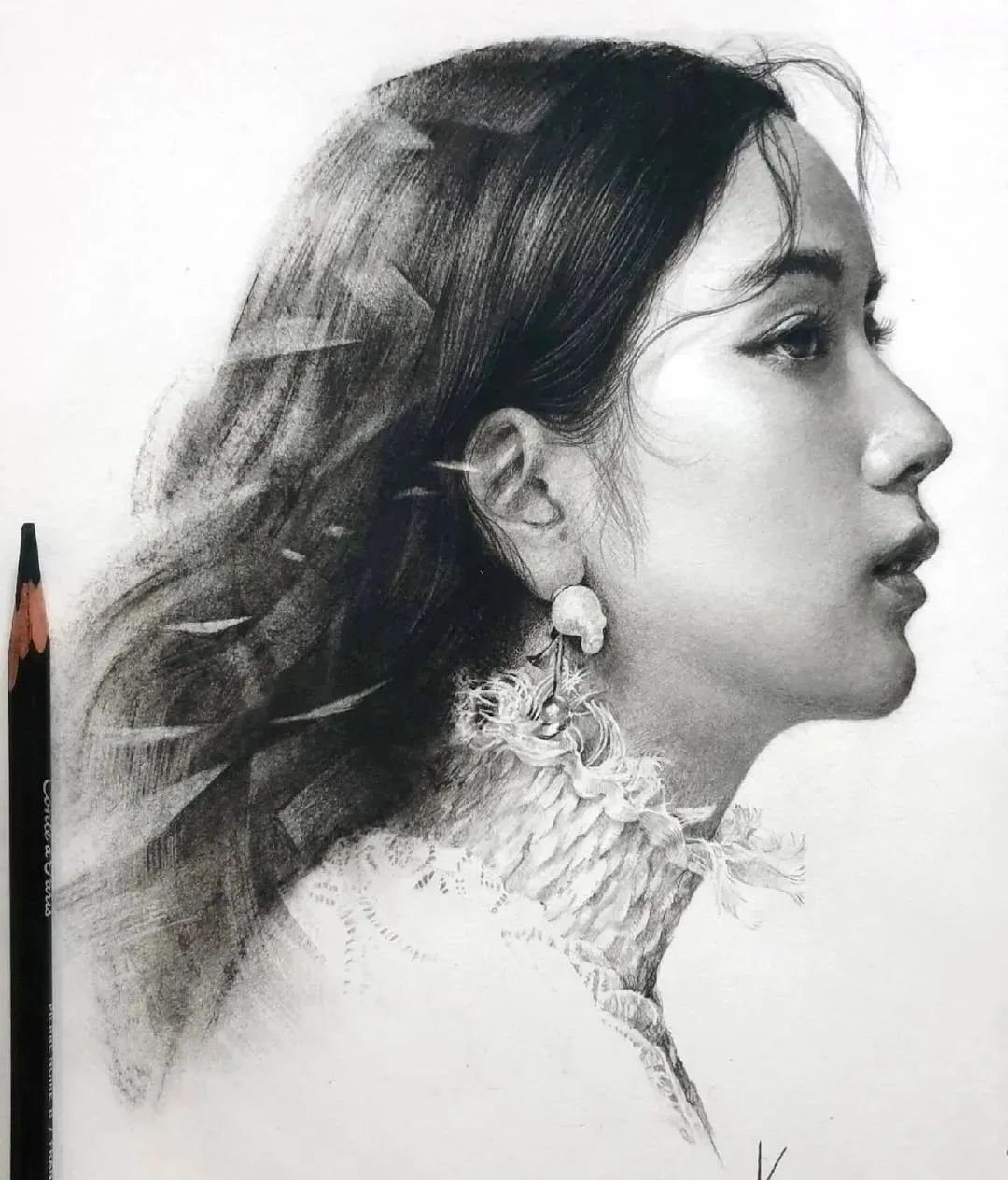 Wonderful sketch, excellent hair drawing - iNEWS