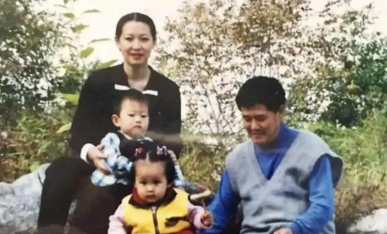 After Zhao Benshan remarried, when his ex-wife's eldest daughter Zhao ...