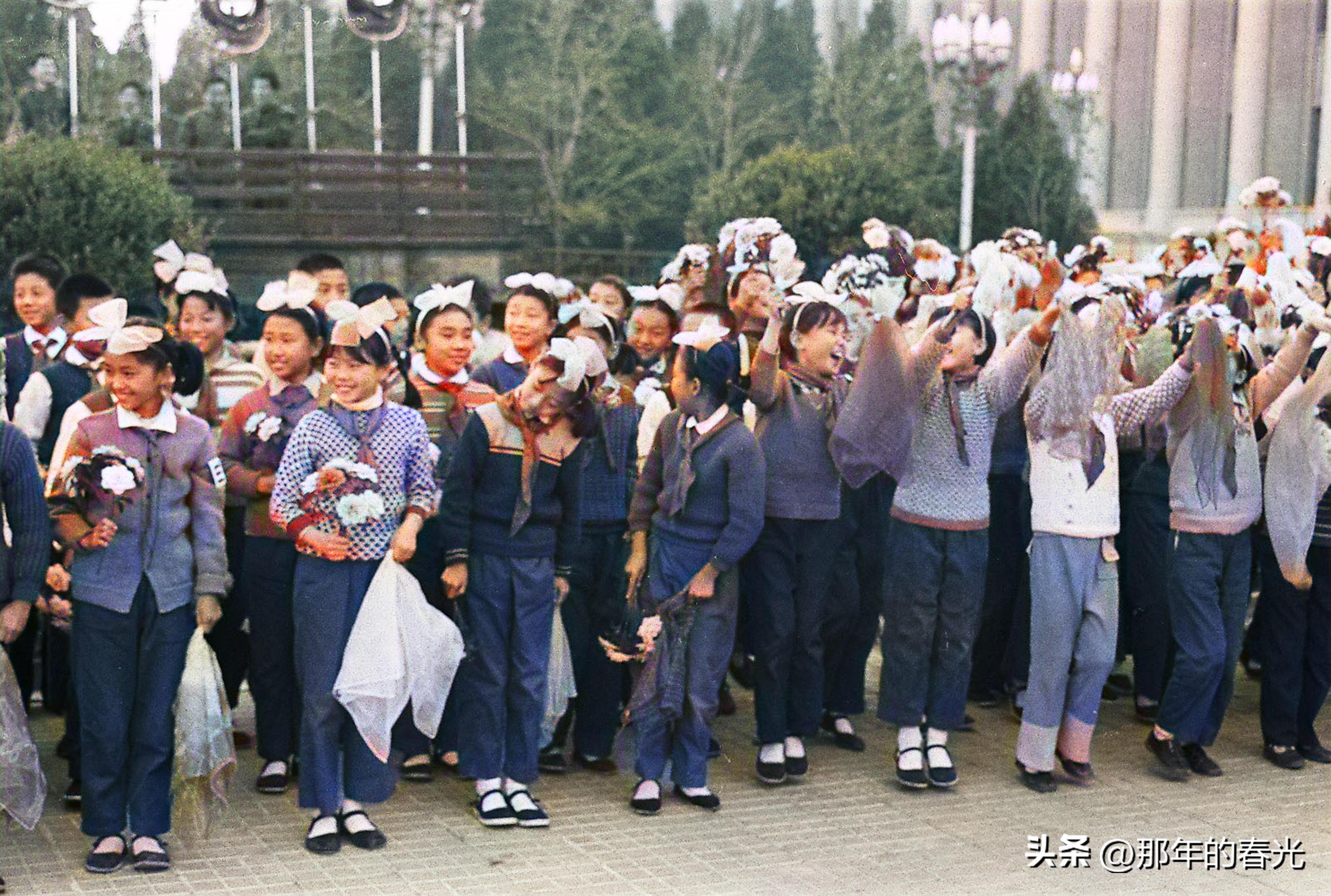 Old photos from the 1980s, it was a simple era, when people's faces ...