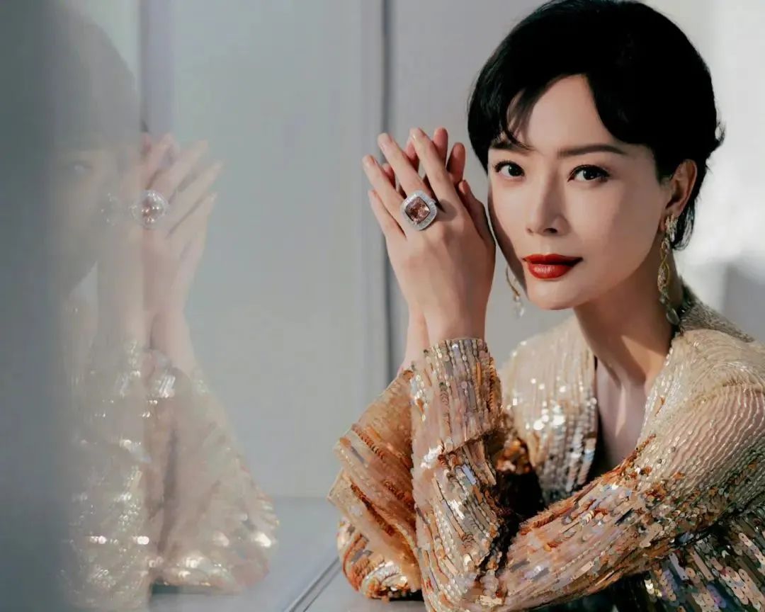 46-year-old Chen Shu is sexy and plump, and the older he gets, the more ...